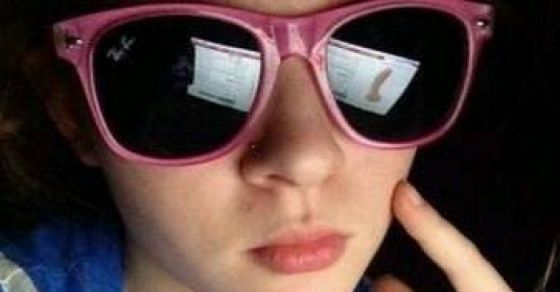 10 People Who Failed To Check The Background Of Their Selfie ...