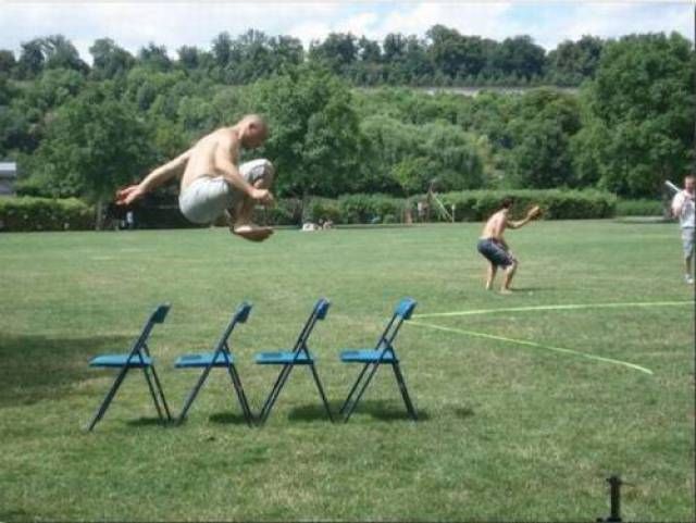 People Doing Crazy And Dangerous Things (25 Photos) | ThatViralFeed