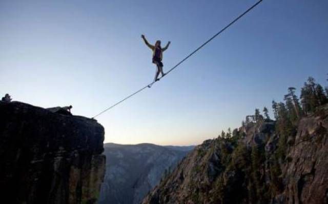 People Doing Crazy And Dangerous Things (25 Photos) | ThatViralFeed