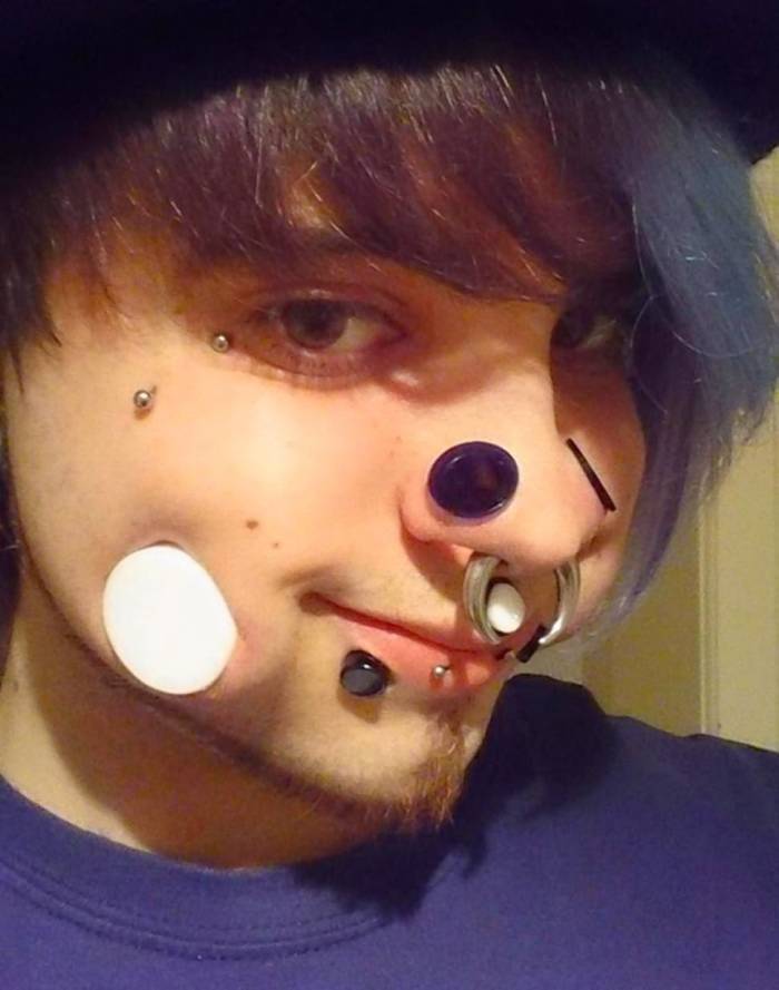 Body Artist Resembles A Zombie As He Creates Giant Flesh Tunnels In His ...