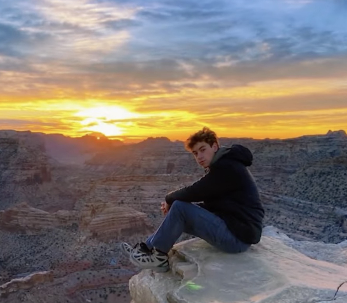Teen Dies After Falling 300ft Into Canyon While Taking Photos With ...